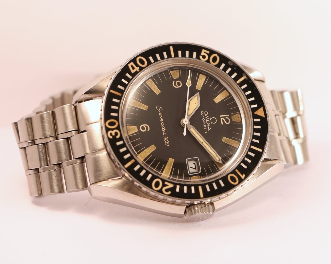Two Seamaster 300 produced four days apart – Brussels Vintage Watches