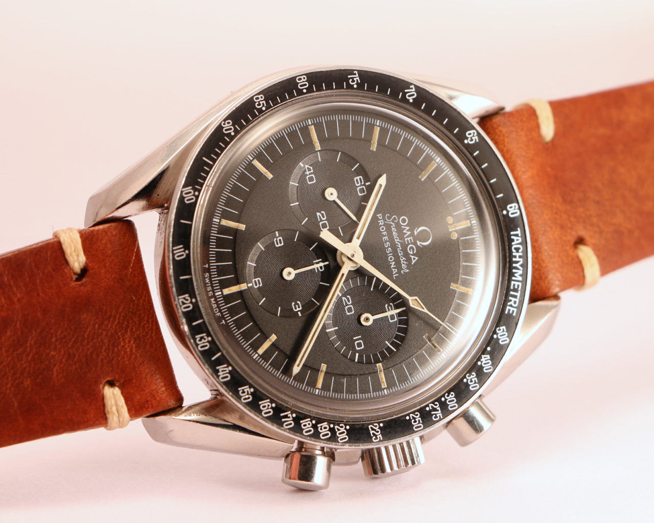 Omega Speedmaster pré-moon ref. 145022-69 avec une superbe lunette ...