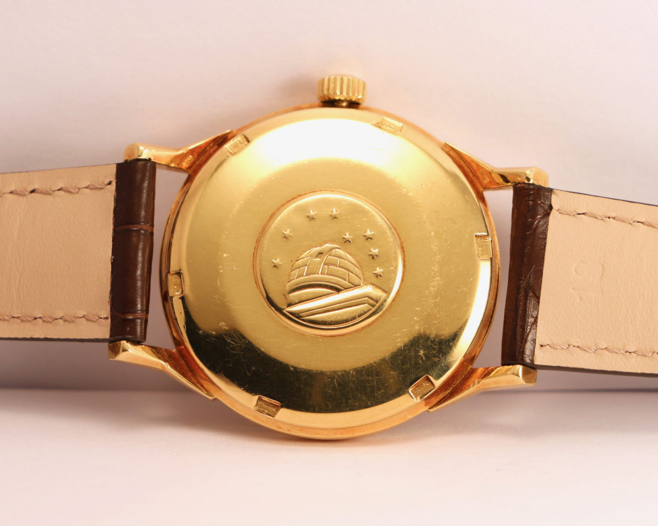Superbe Omega Constellation Pie-Pan « De Luxe » or jaune 18K ref ...